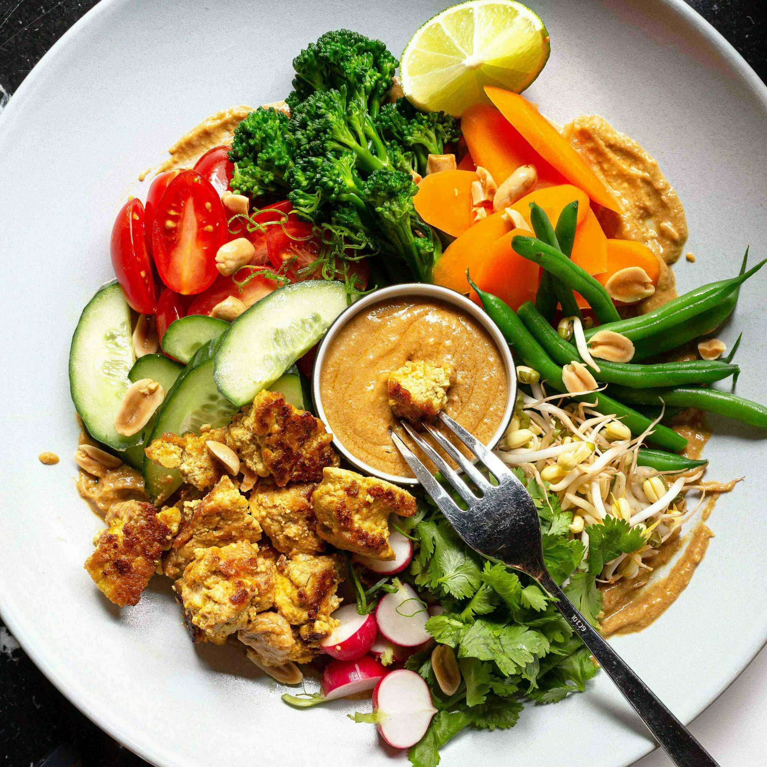 PÄHKINÄINEN GADO GADO SALAATTI